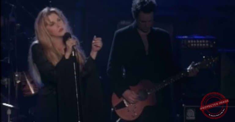 25 Best Fleetwood Mac Songs Of All Time - Music Industry How To